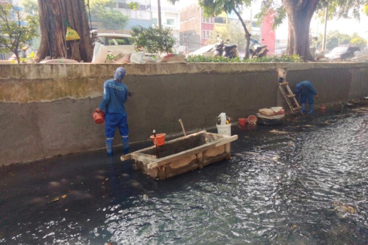 Central Jakarta SDA Sub-agency Repairs Kali Lio Phb Channel Wall