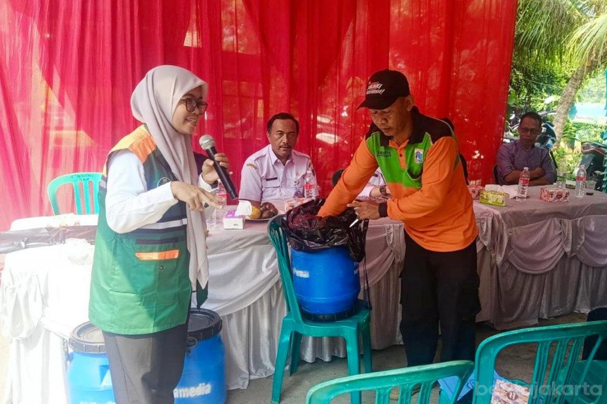 Tiga RW di Rawa Badak Utara Diberi Bantuan Drop Point Sampah Organik