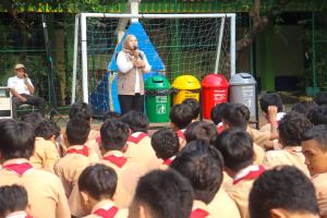 SMPN 124 Students Educated on Waste Sorting and Processing