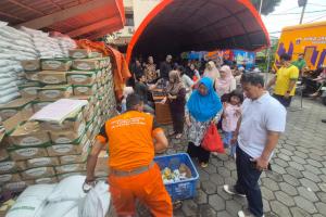 2,658 Cipinang Families Receive Food Assistance