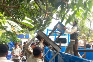 Joint Personnel Conduct Control at Becek Market in Klender