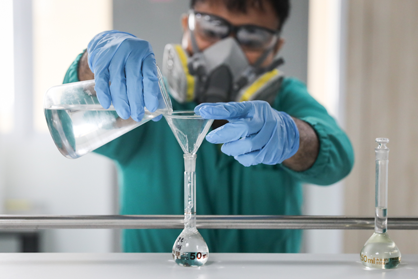 Mengintip Laboratorium Lingkungan Berstandar Internasional Milik Dinas ...