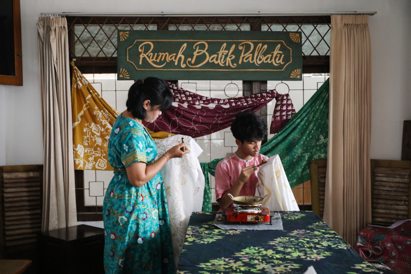 Mengintip Proses Pembuatan Batik di Rumah Batik Palbatu | Beritajakarta.id