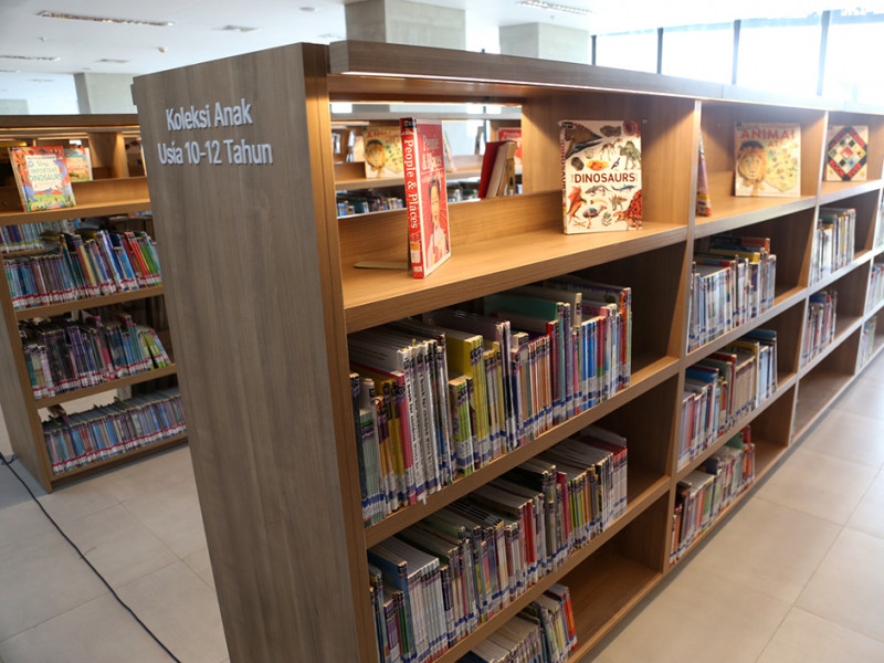 Mengintip Koleksi Buku Perpustakaan Jakarta di TIM | Beritajakarta.id
