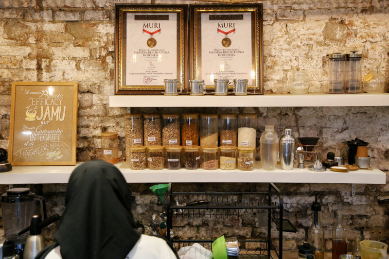 Menikmati Jamu Ala Kafe Kekinian di Kota Tua Jakarta | Beritajakarta.id