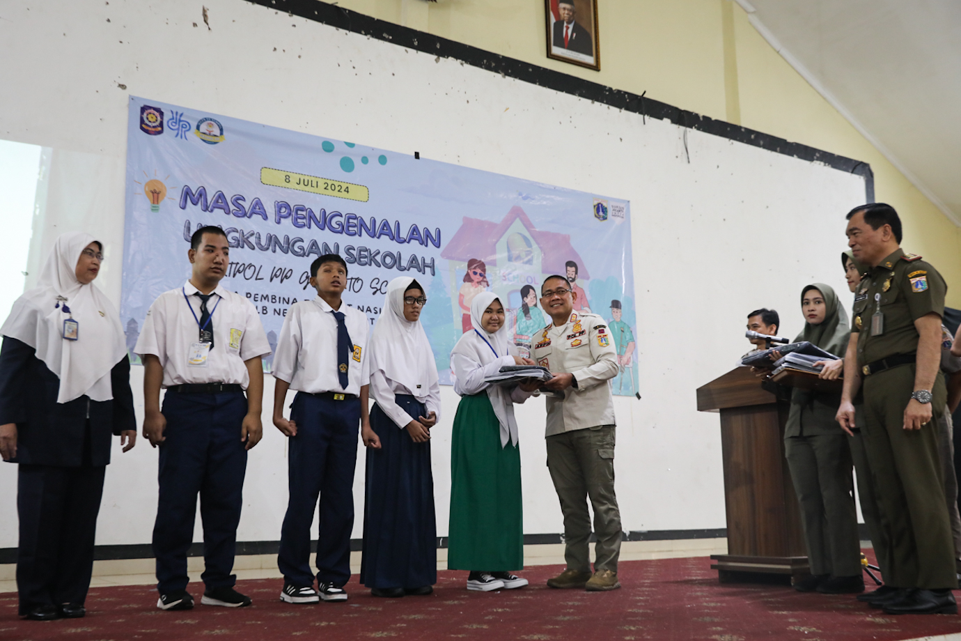 Satpol PP DKI Sambangi SLB Negeri 01 pada MPLS Hari Pertama ...