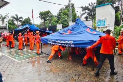 Disaster Preparedness Simulation in Rawajati Participated by 150 Personnel